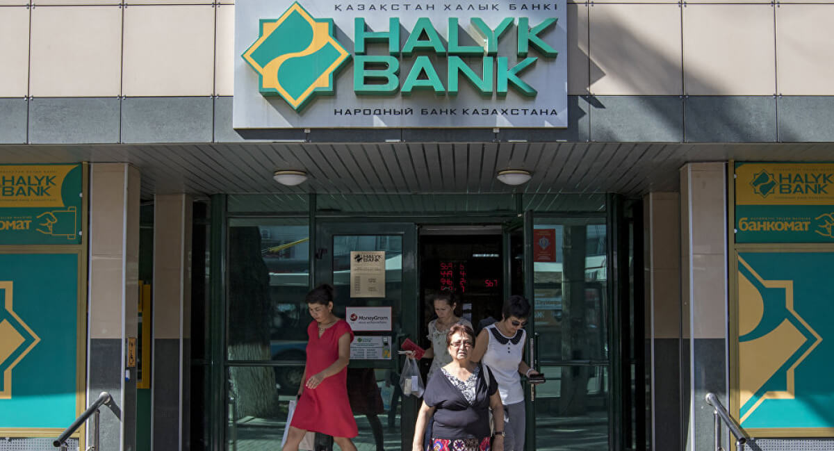 Halyk Bank коронавируспен күресіп жатқан медициналық қызметкерлерге 100 млн теңге бөледі